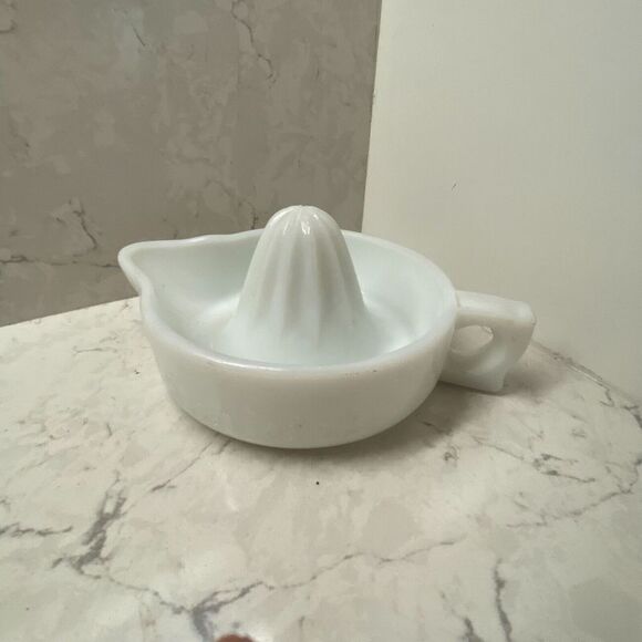 Sunkist | Kitchen | Vintage Sunkist White Milk Glass Collectible Juicer ...
